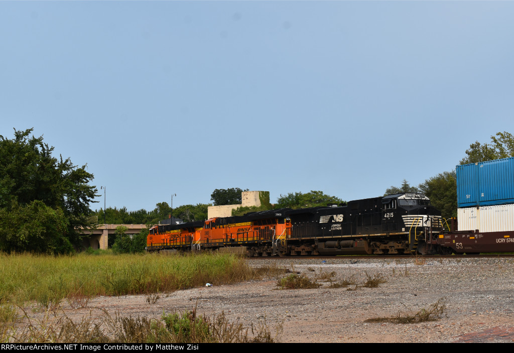 BNSF 6864 3969 NS 4215